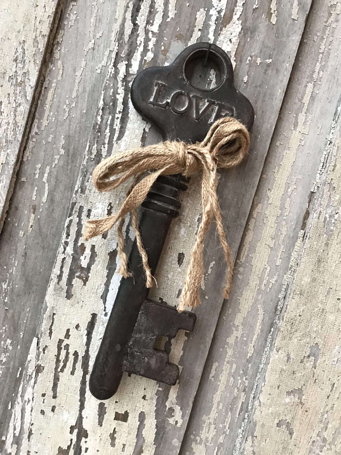 12" Resin Key with jute Bow - Kelea's Florals