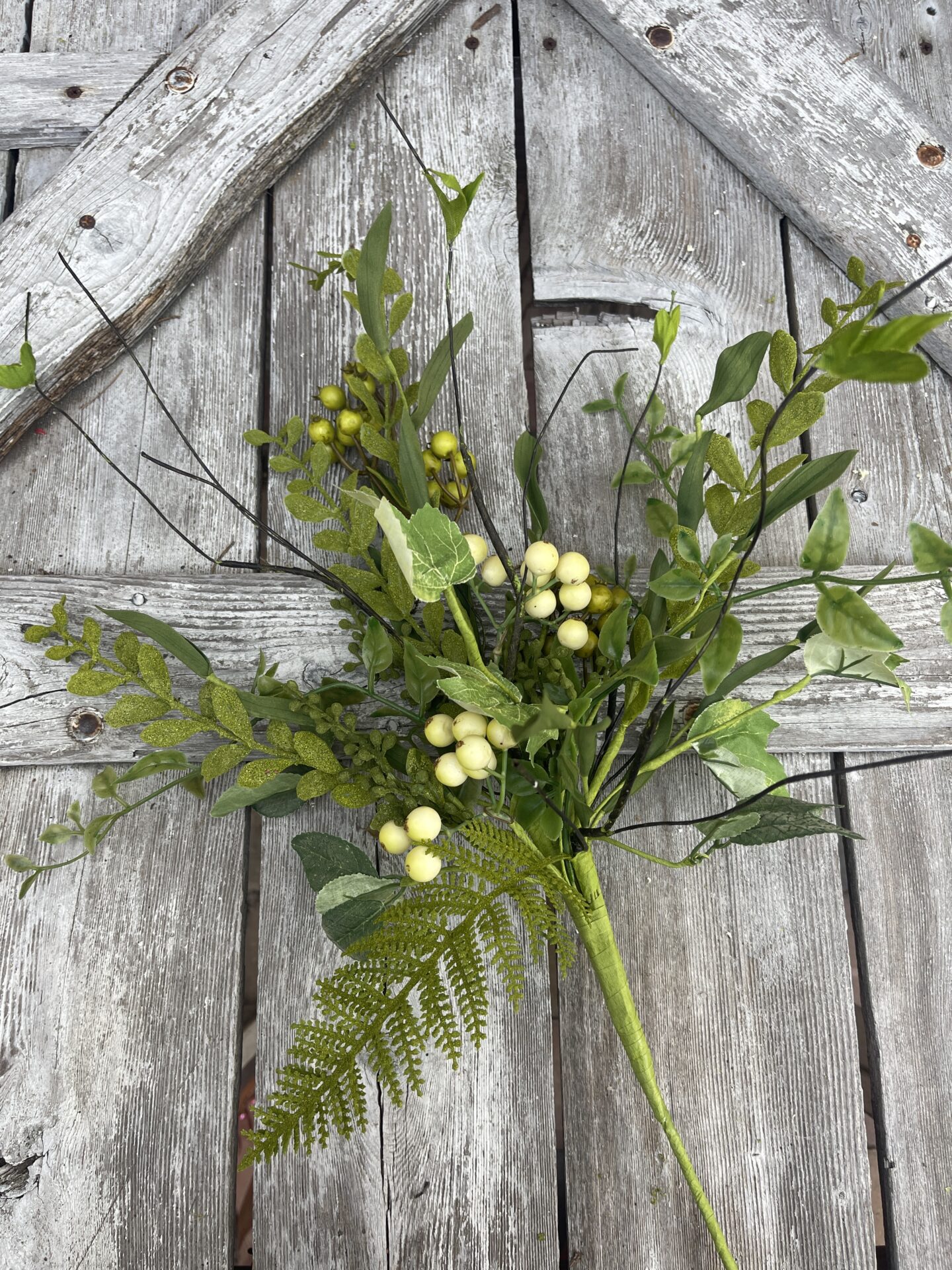 24" Acorn Leaves Stem - Kelea's Florals