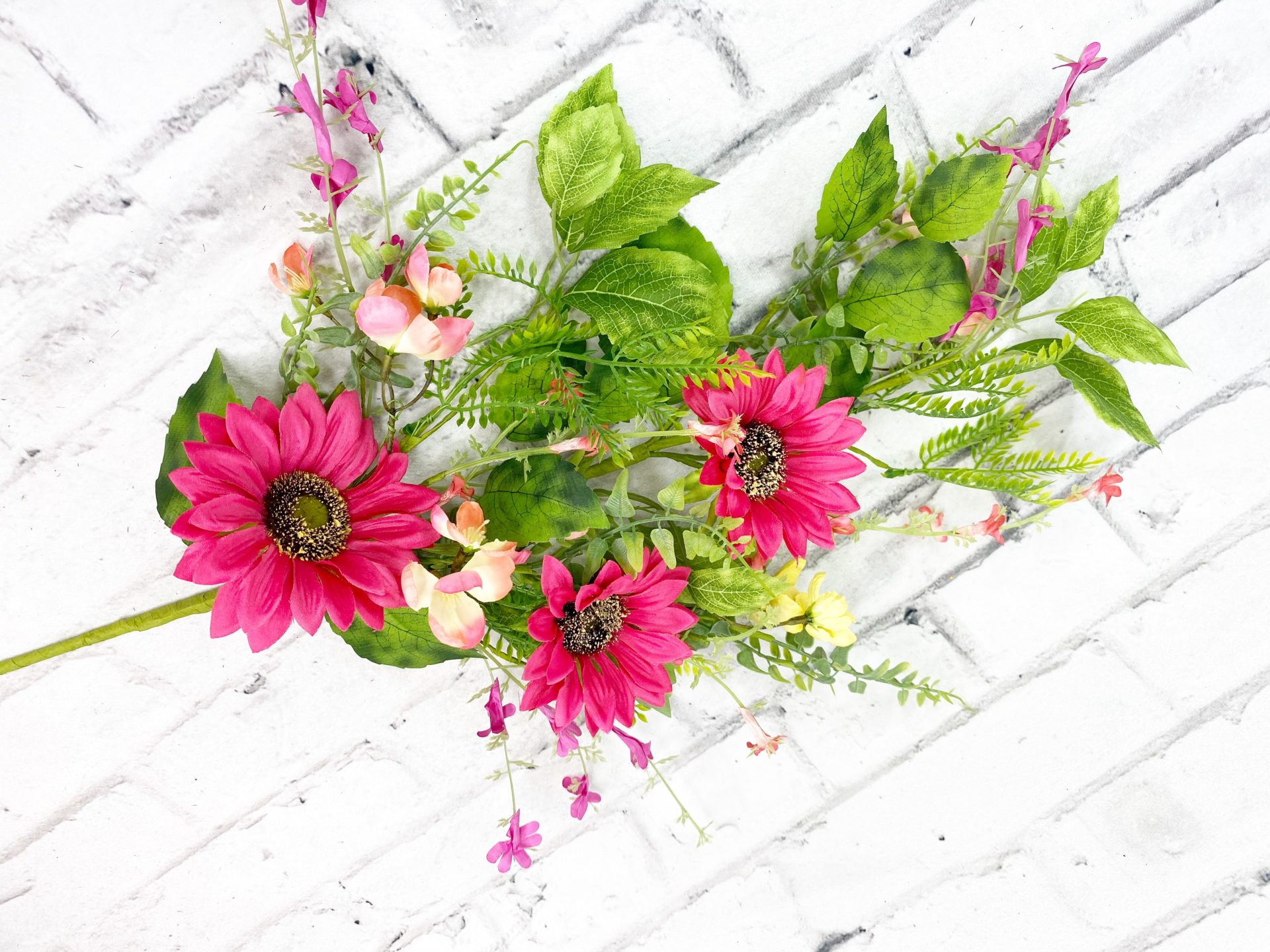 Daisy Mix Flowers Garland - Kelea's Florals