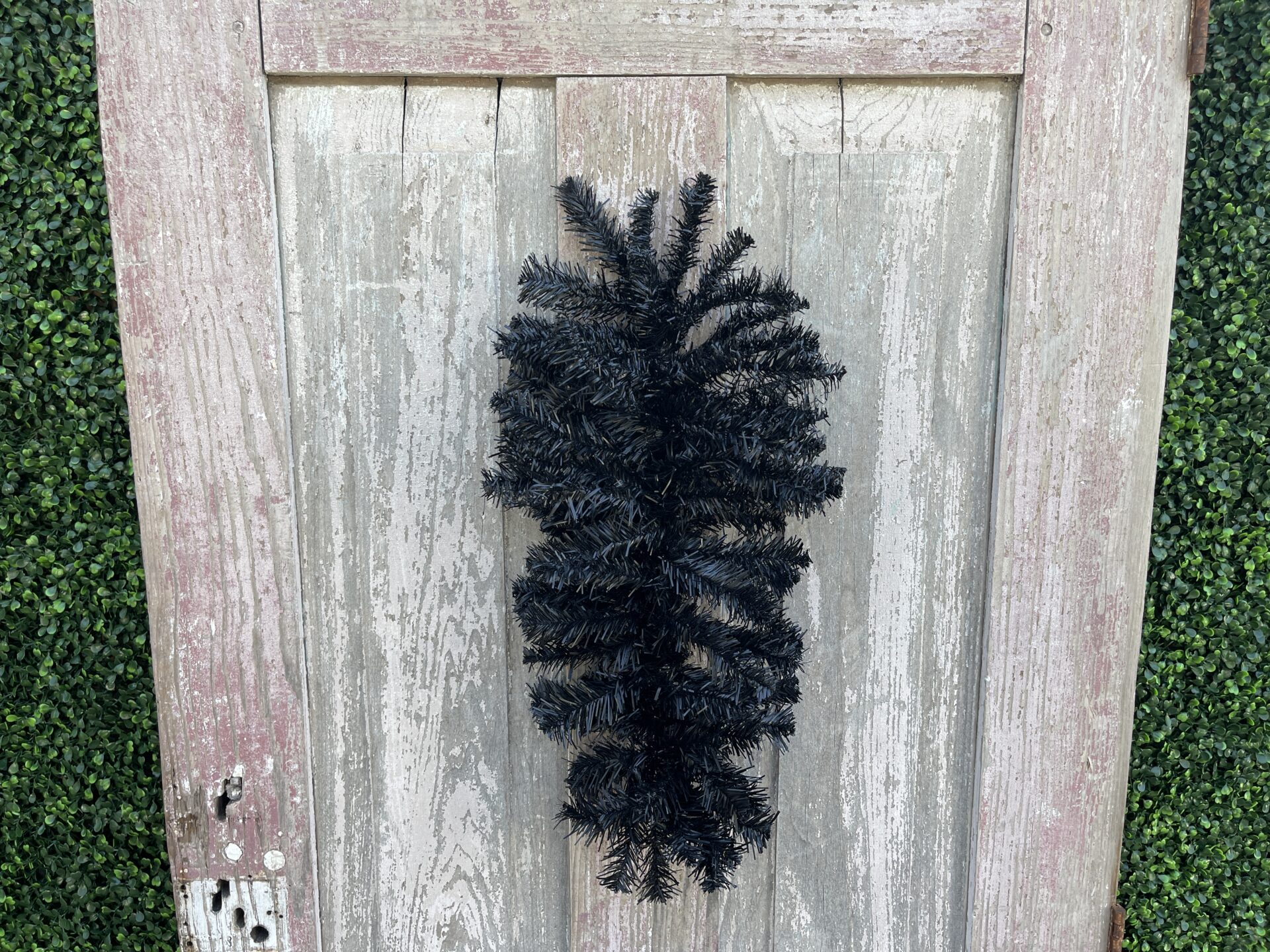 Medium 24" Black Swag Base - Kelea's Florals