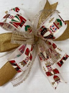 How to Make Funky Christmas Bows - Kelea's Florals