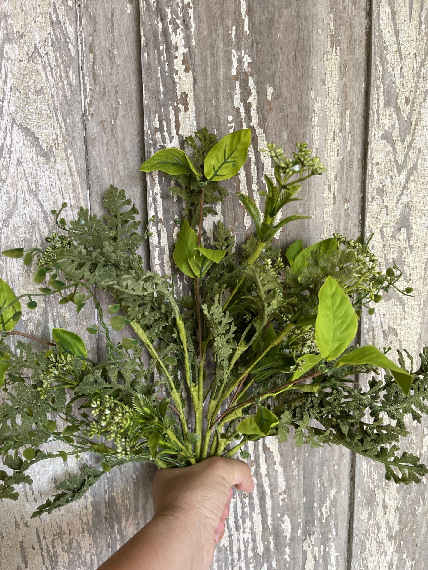 23" Fern Boxwood Mixed - Kelea's Florals