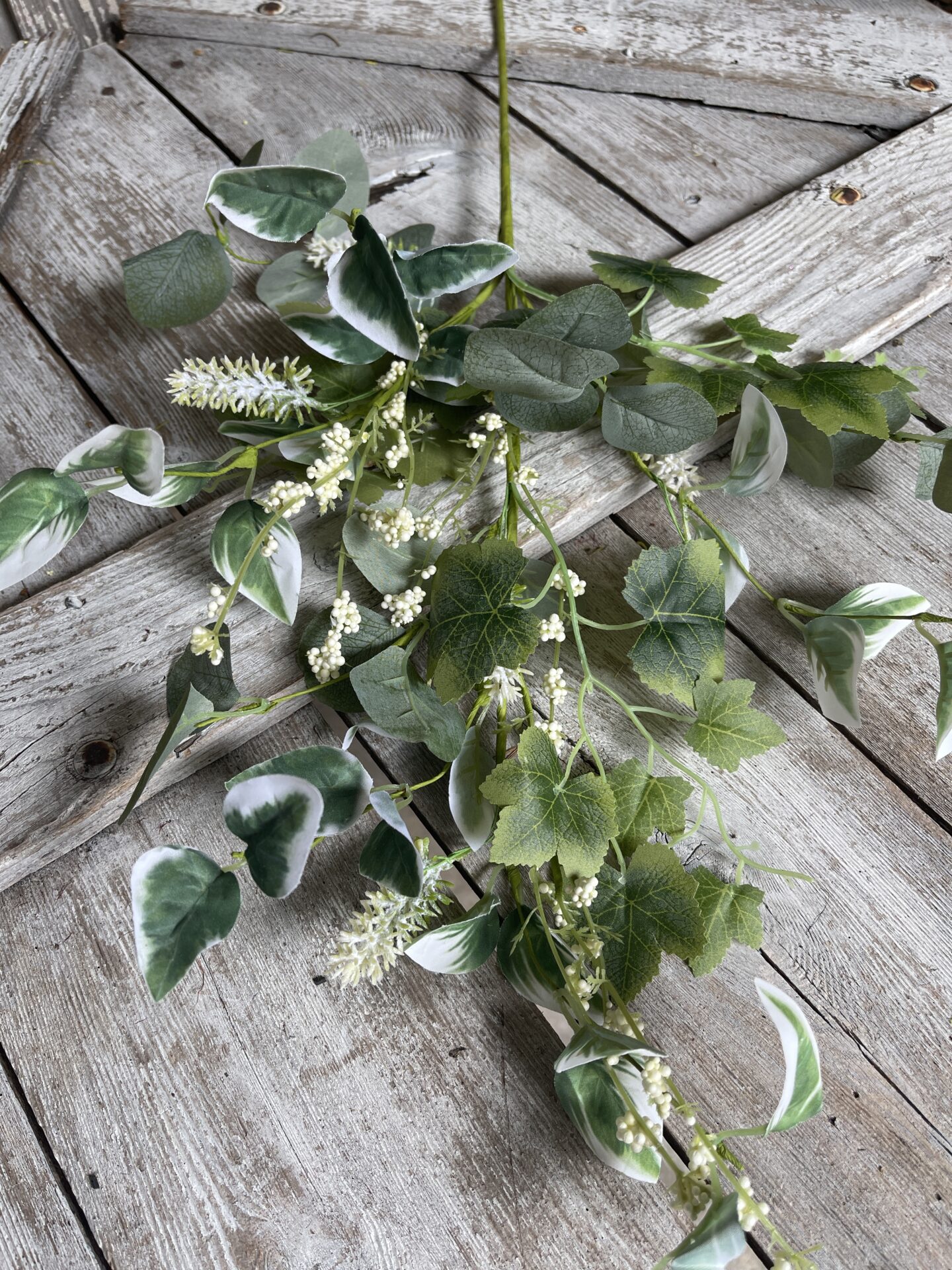 Mixed Eucalyptus Berry Stem - Kelea's Florals