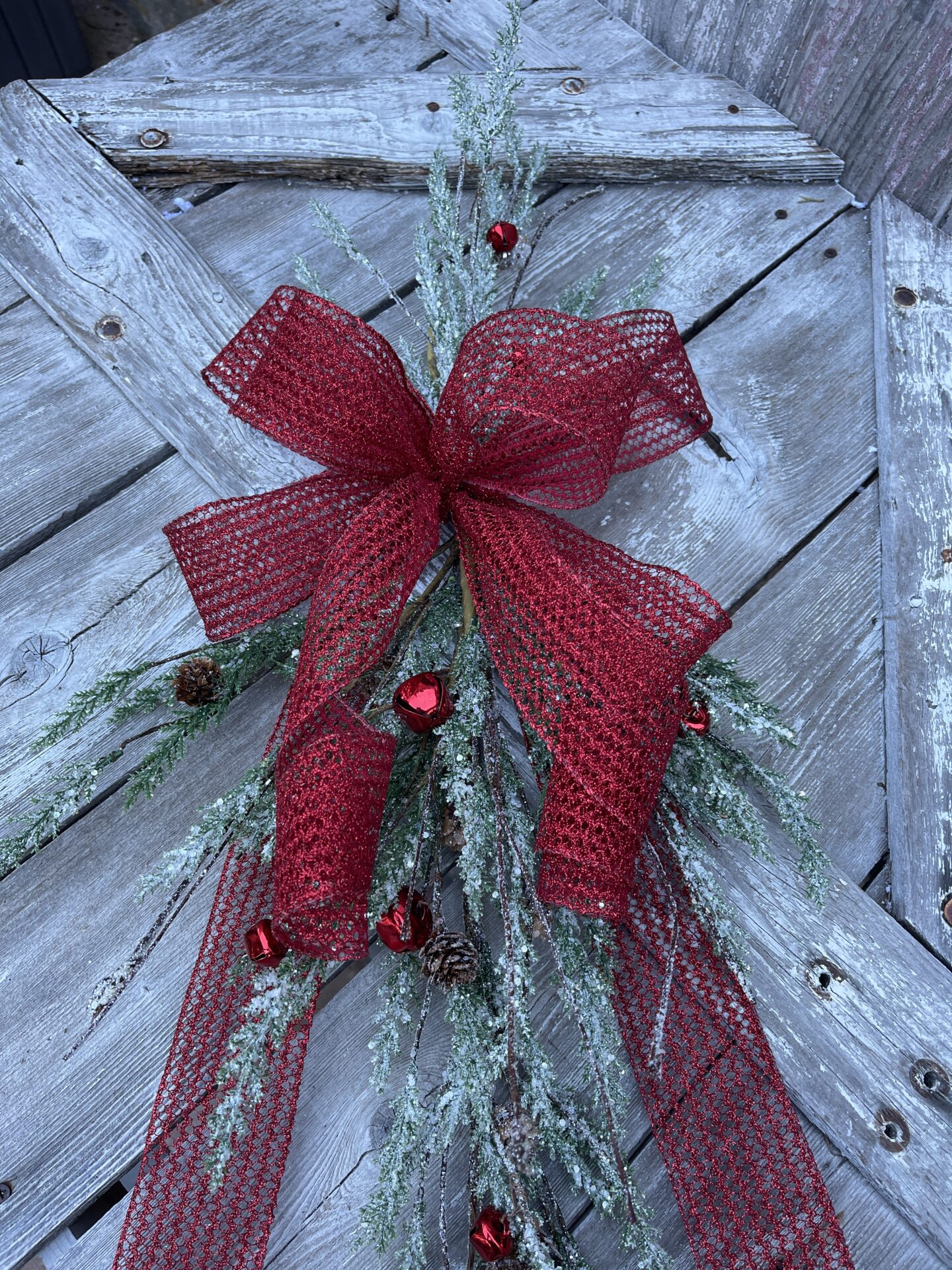 5 DIY Christmas Swags For Your Front Door Supply List - Kelea's Florals