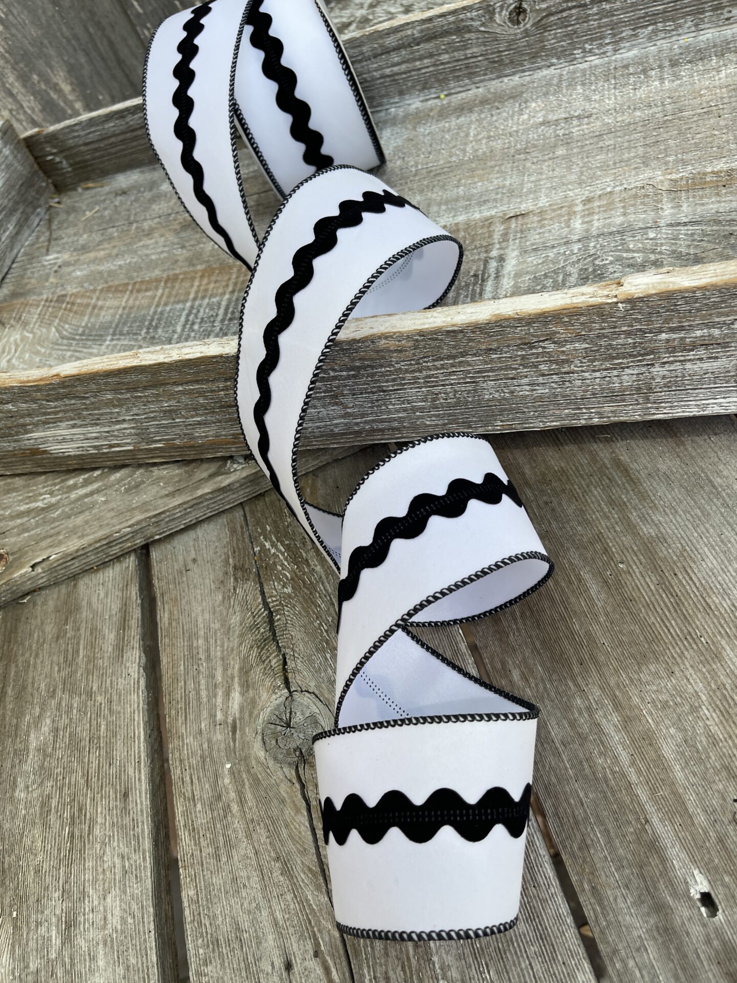 2.5" White Velvet with Black Rickrack in Center Wired Ribbon, 10 Yards ...