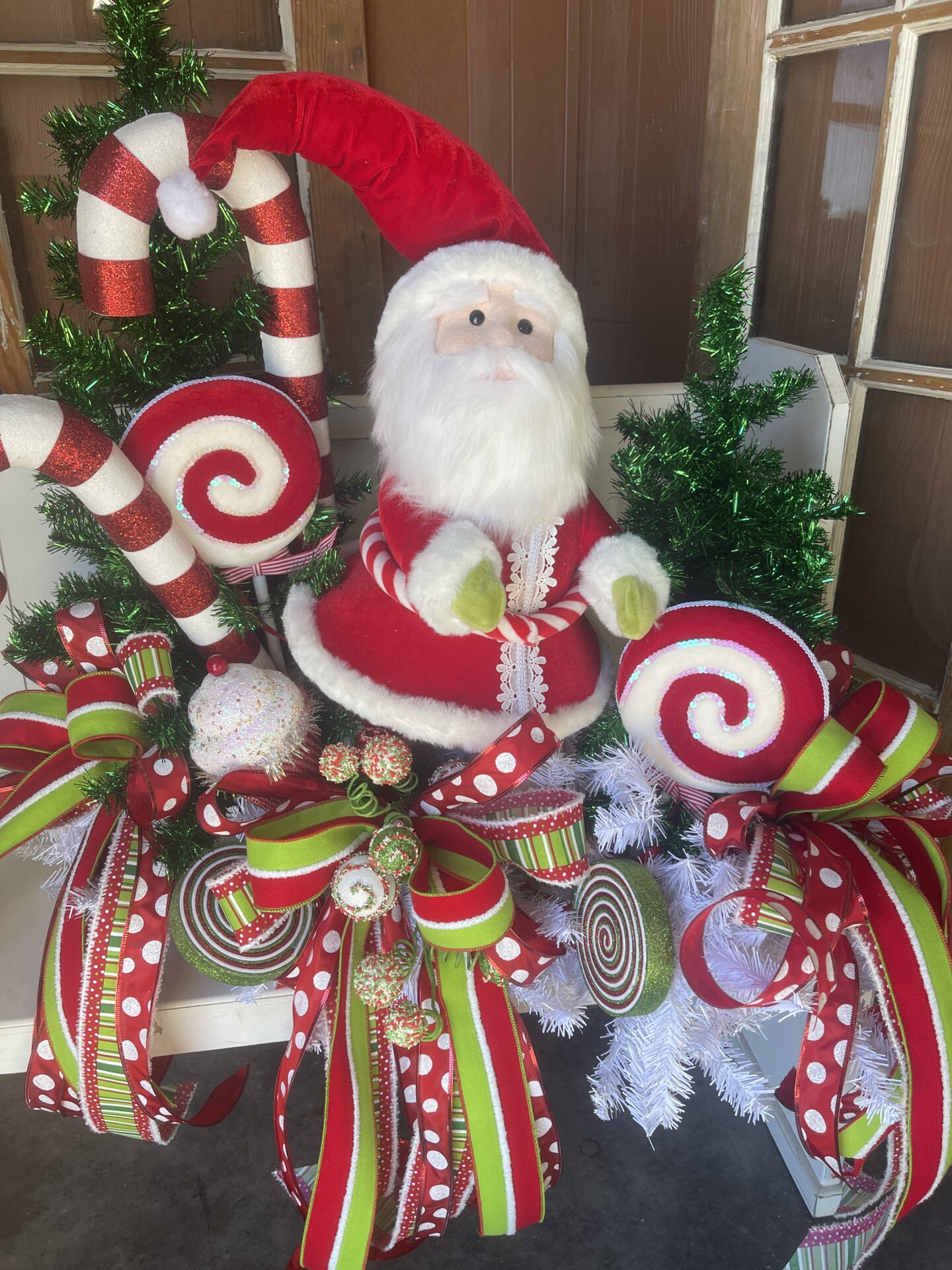 KDS Live Large Whimsical Christmas Santa Trees Tablescape Supply List ...