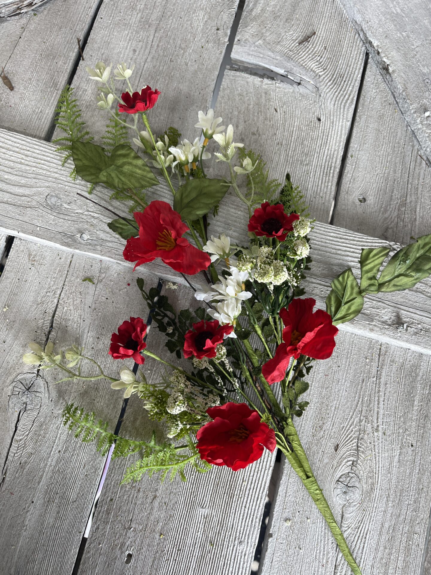 Poppy Mixed Leaves Stem - Kelea's Florals