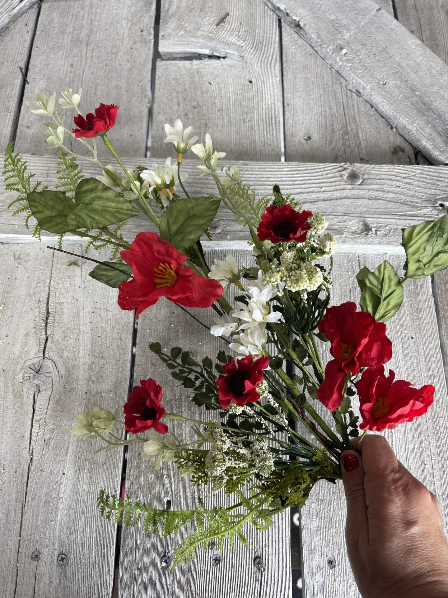 Poppy Mixed Leaves Stem - Kelea's Florals